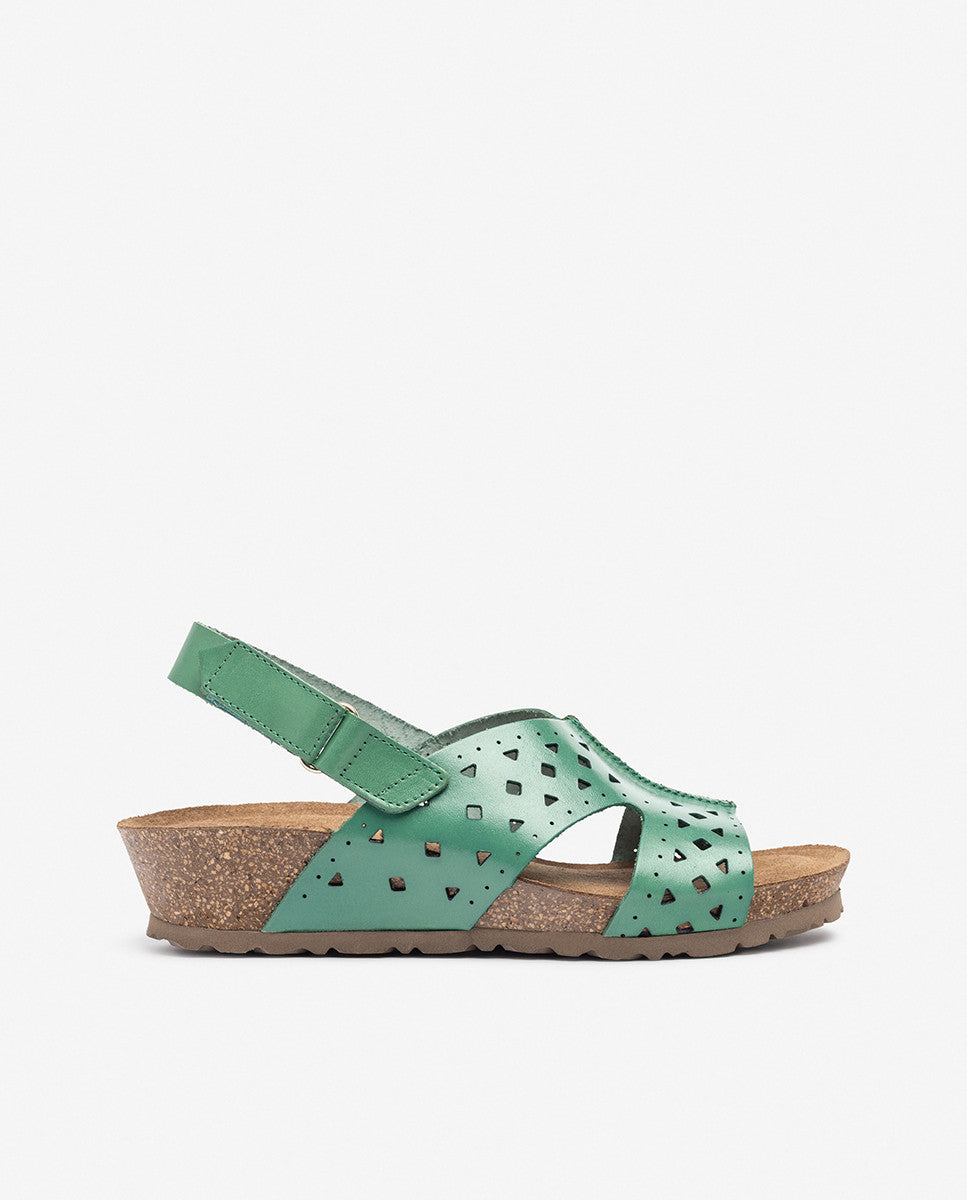 MONACO 252 VERDE · Sandalia de cuña – Yokono